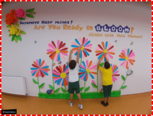 Welcome Back! Flower Garden Wall Display - Teachaboo